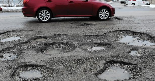 5 car parts that are particularly damaged by potholes
