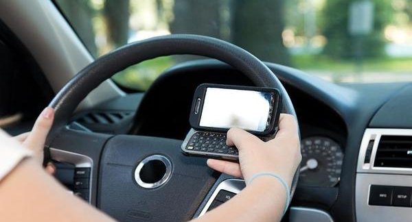 7 Common Road Distractions and How to Avoid It